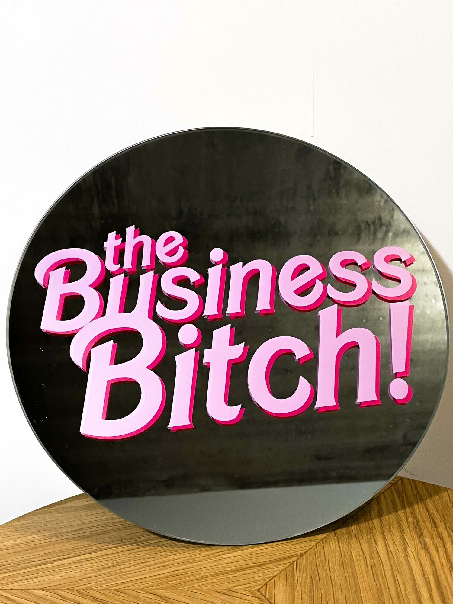 Зеркало интерьерное Zrcatko "the Business B*tch!", круглое, с креплением, розовое, размер 30 см