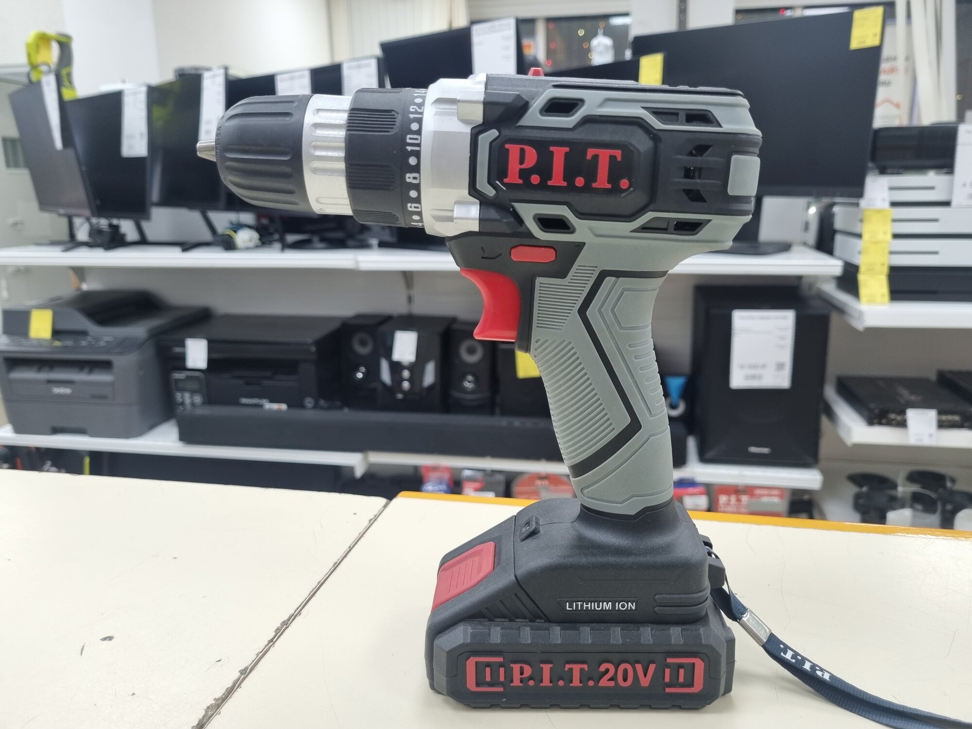 Дрель-шуруповерт P. I. T. PSR18-D3 Promo, 20 В, 350/1350 об/мин, 1х1.5 Ач, Li-ion, 30 Нм