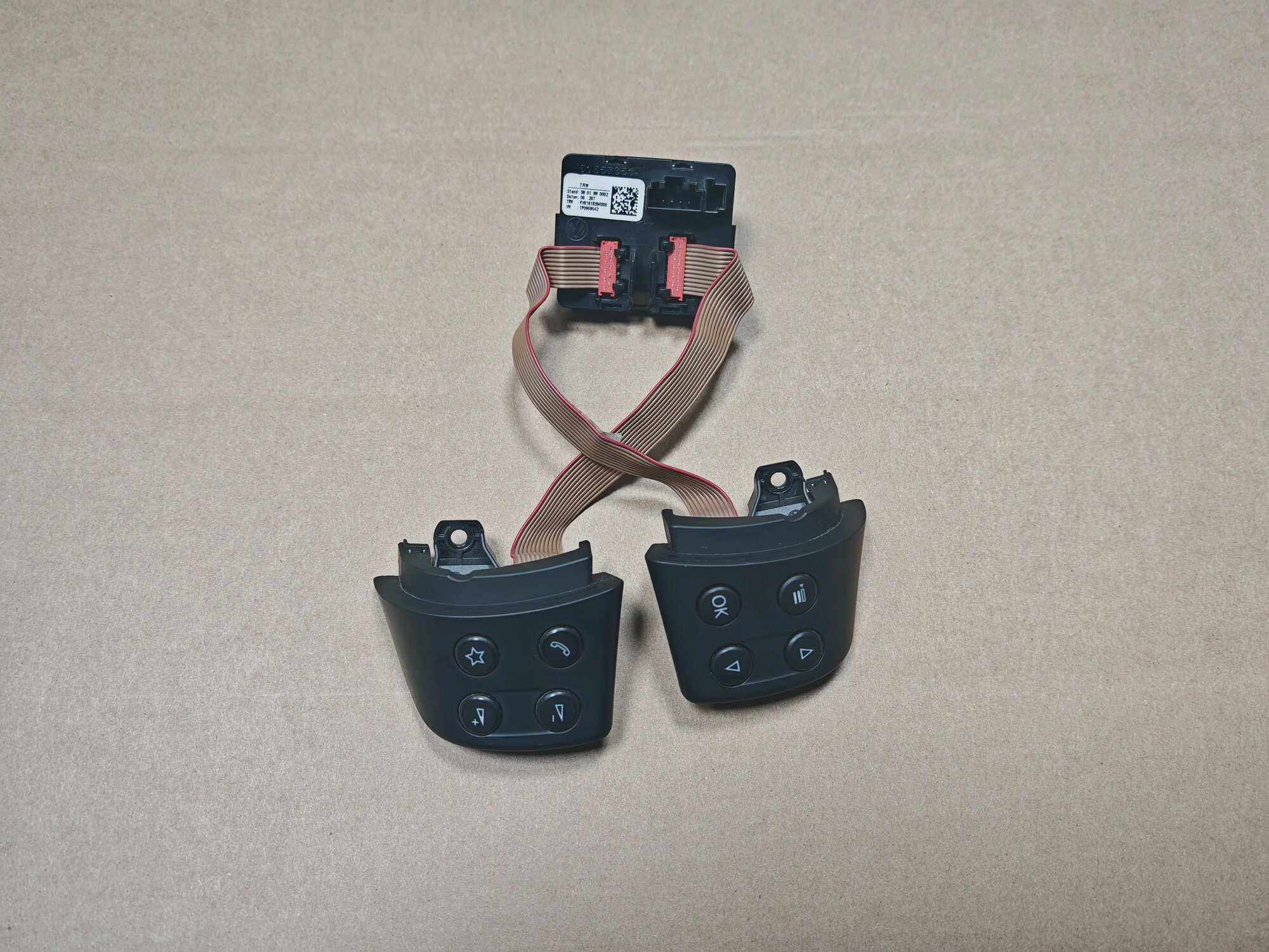 Левая или правая многофункциональная кнопка управления рулевым колесом для VW Jetta Golf MK5 Passat B6 Tiguan 1K09537J 1K0959538F 1K09542