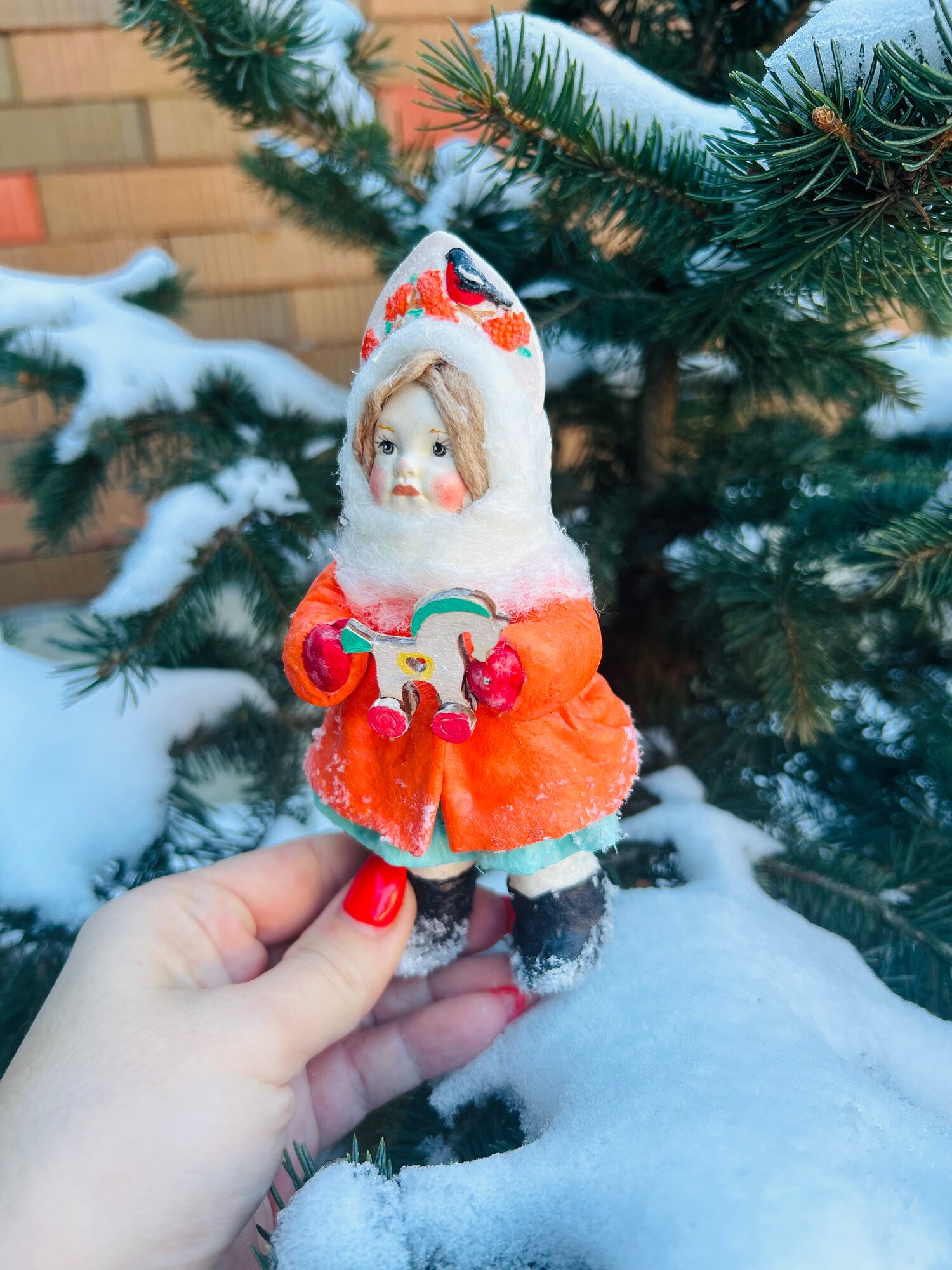 Ватная елочная игрушка- Девочка в кокошнике