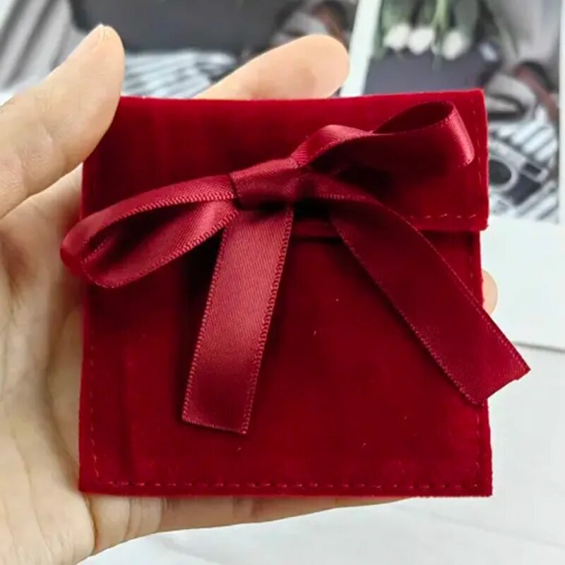Красный бархатный чехол-конверт для украшений с логотипом 10x10cm, 50 Blank Bags