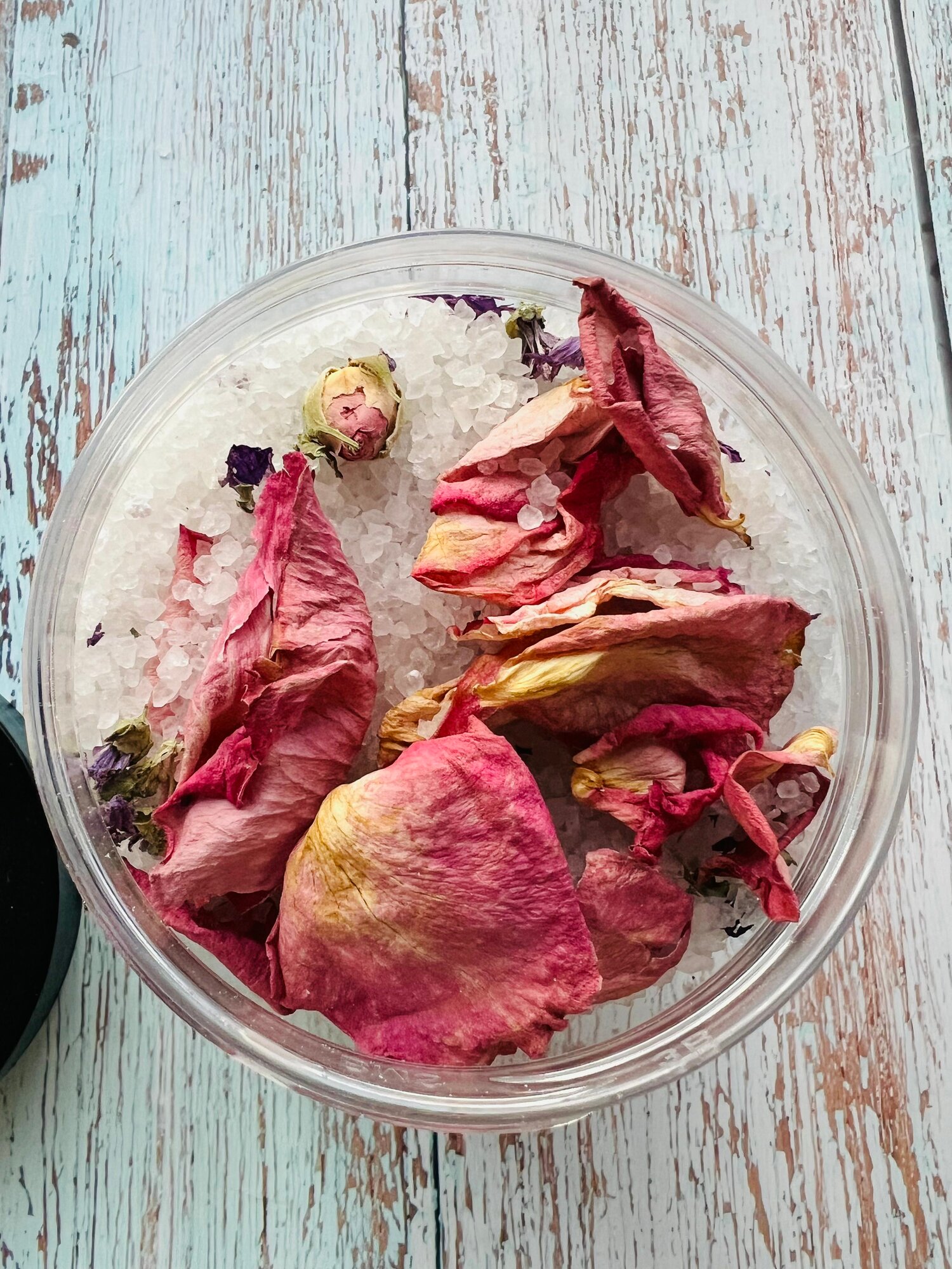 Морская соль с лепестками роз, сухоцветами и аромамаслами, с бишофитом, 500мл