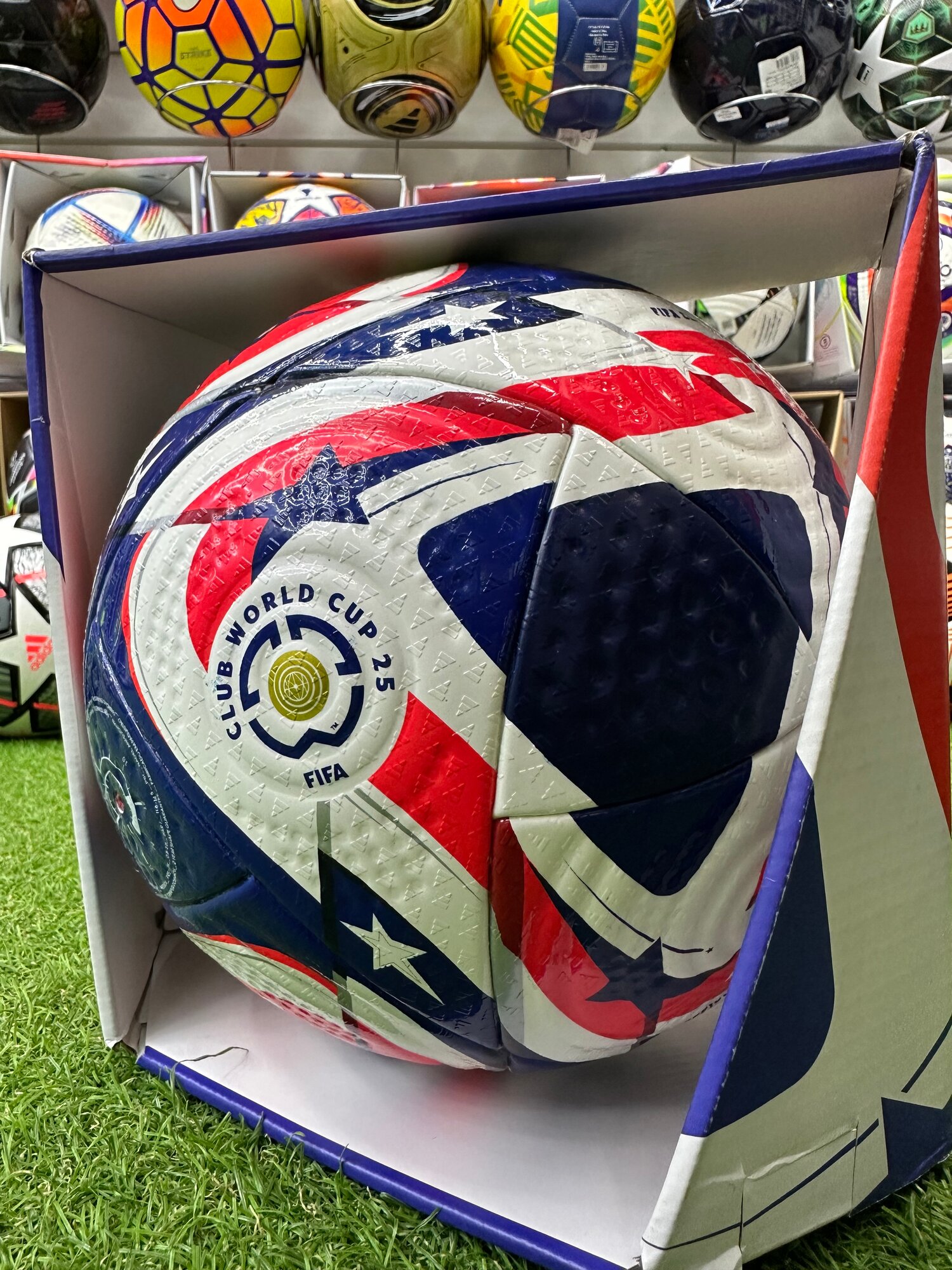 Профессиональный футбольный мяч Adidas Pro Клубного Чемпионата мира 2025