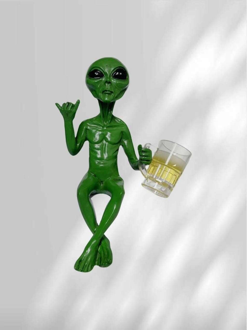 Миниатюрная фигурка инопланетянина из смолы, - Пейте пиво зеленый али