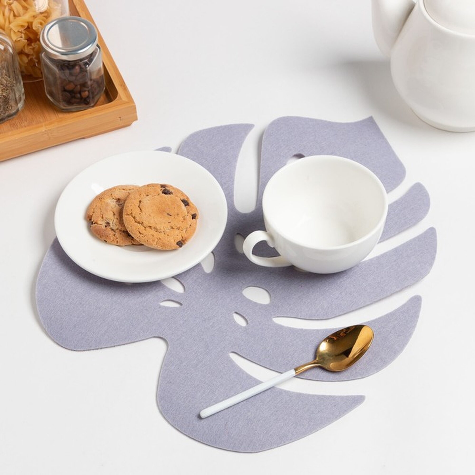 Салфетка декоративная "Тропики" серая, 36,5 х 30 см, 100% п/э, фетр 7584215