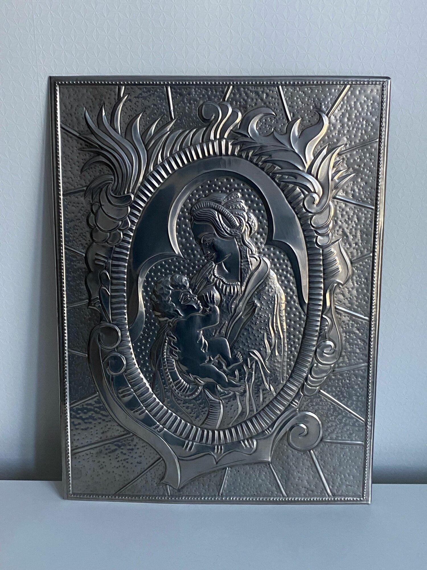 Панно "Икона Девы Марии с Иисусом". Чеканка. Металл. Хром. СССР. Длина: 45 см. Ширина: 33 см.