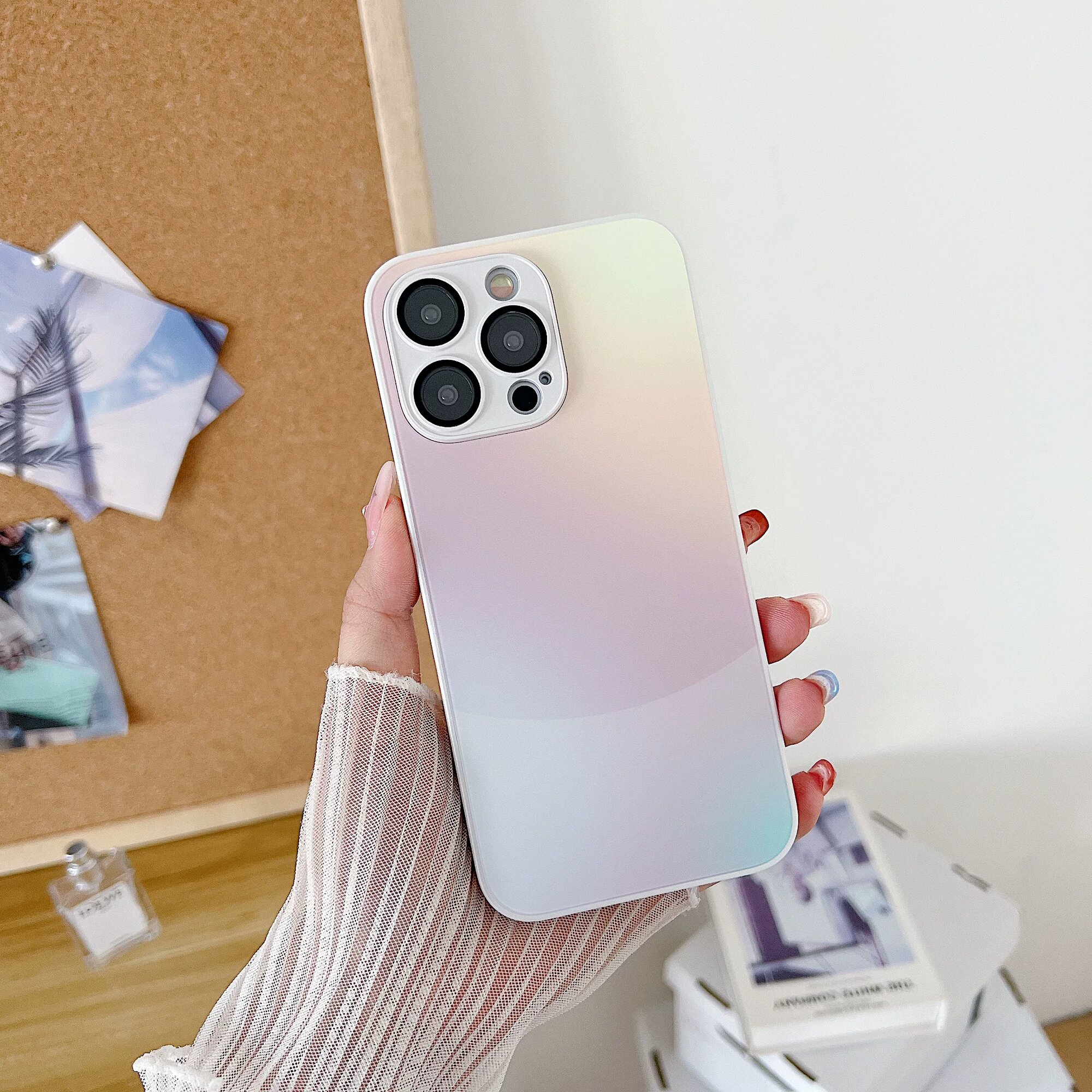 Чехол для iPhone 13 из стекла с градиентным матовым покрытием и встроенным защитным экраном для объектива, подходит для