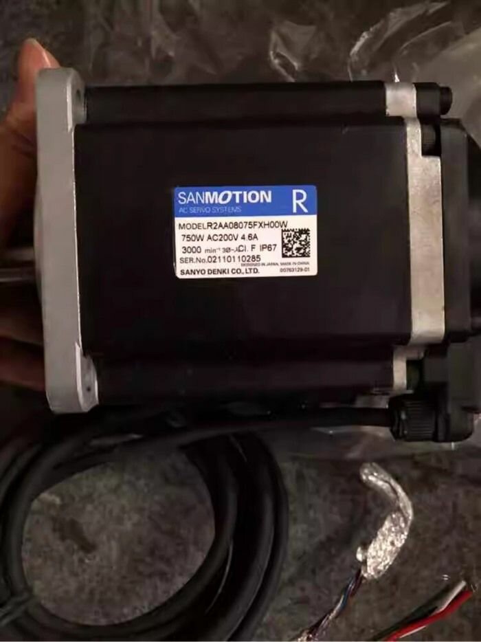 Модуль NEW&ORIGINAL SANYO DENKI SERVO MOTOR R2AA08075FXH00W