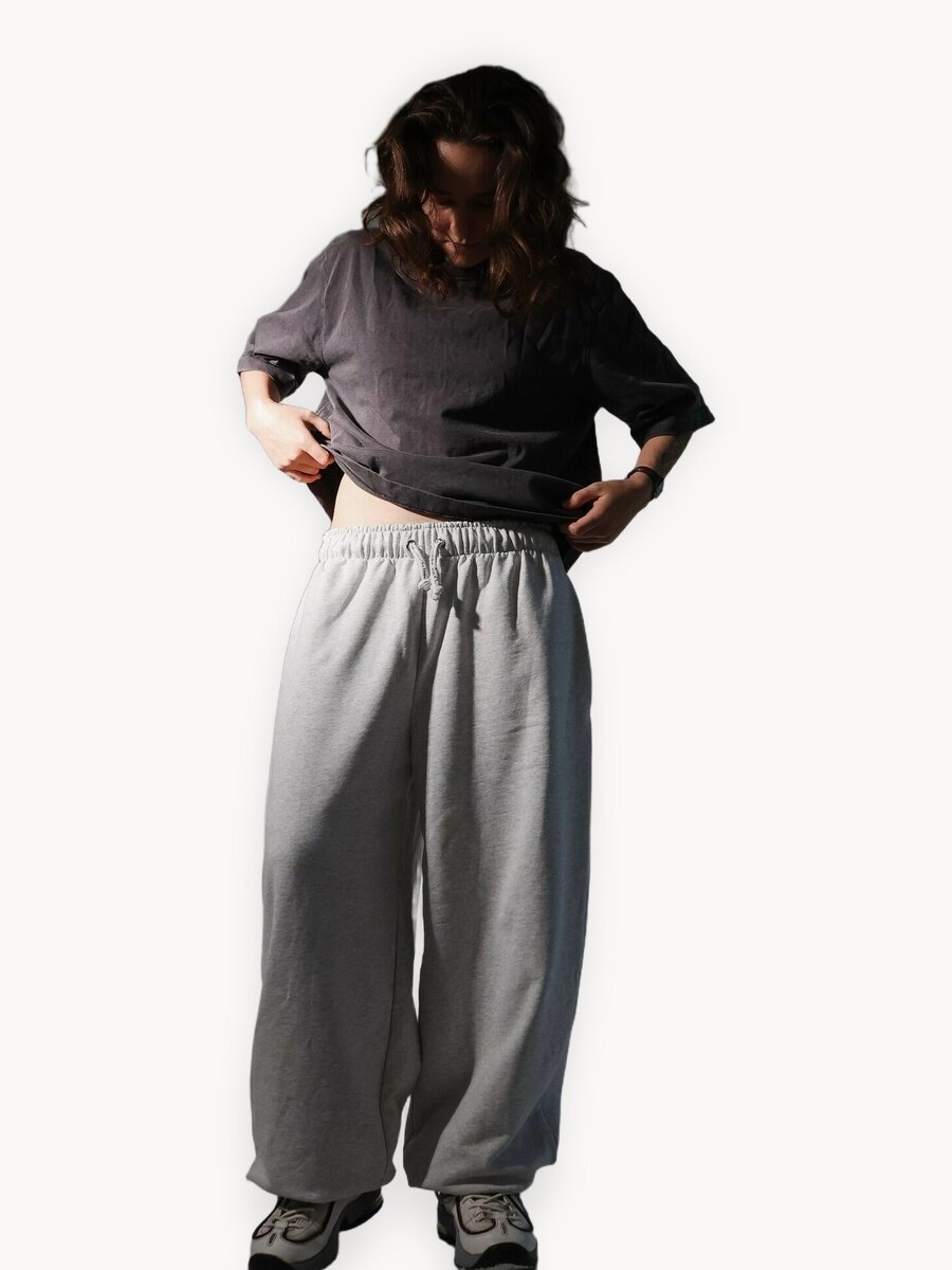 Брюки спортивные штаны оверсайз плотные с вышивкой спереди размер 40-42,44-46