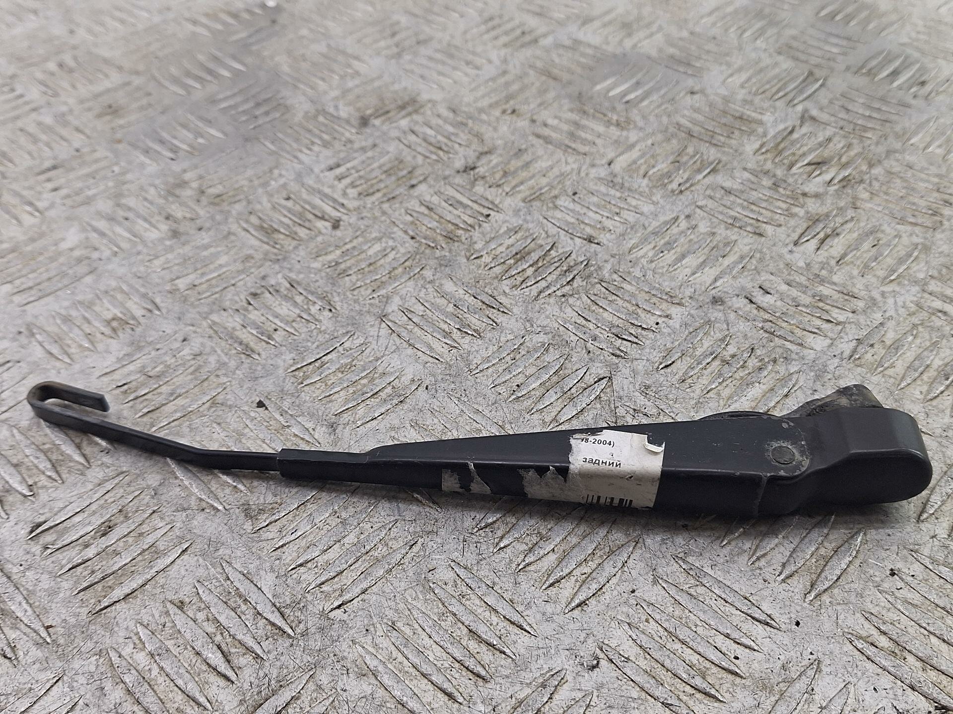 Щеткодержатель задний Ford Focus (1998 - 2001) XS41N17406AA