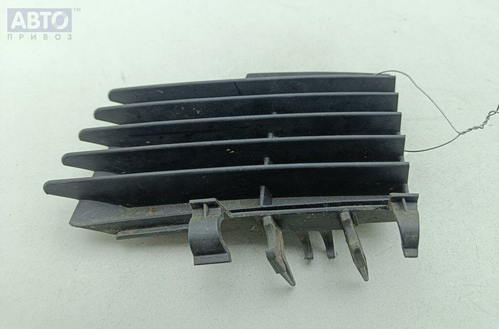 Решетка (заглушка) в бампер Opel Vectra C (2002-2008)