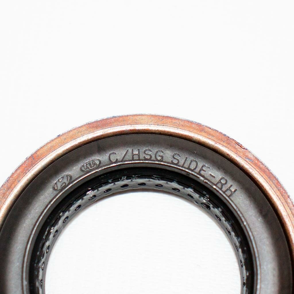 Сальник Привода Кпп Правый SOLARIA RIO арт. 4311939020 оригинал