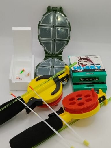 Набор для зимней рыбалки: 10 предметов (зимние удочки, сторожки, леска, мормышки, кейс)