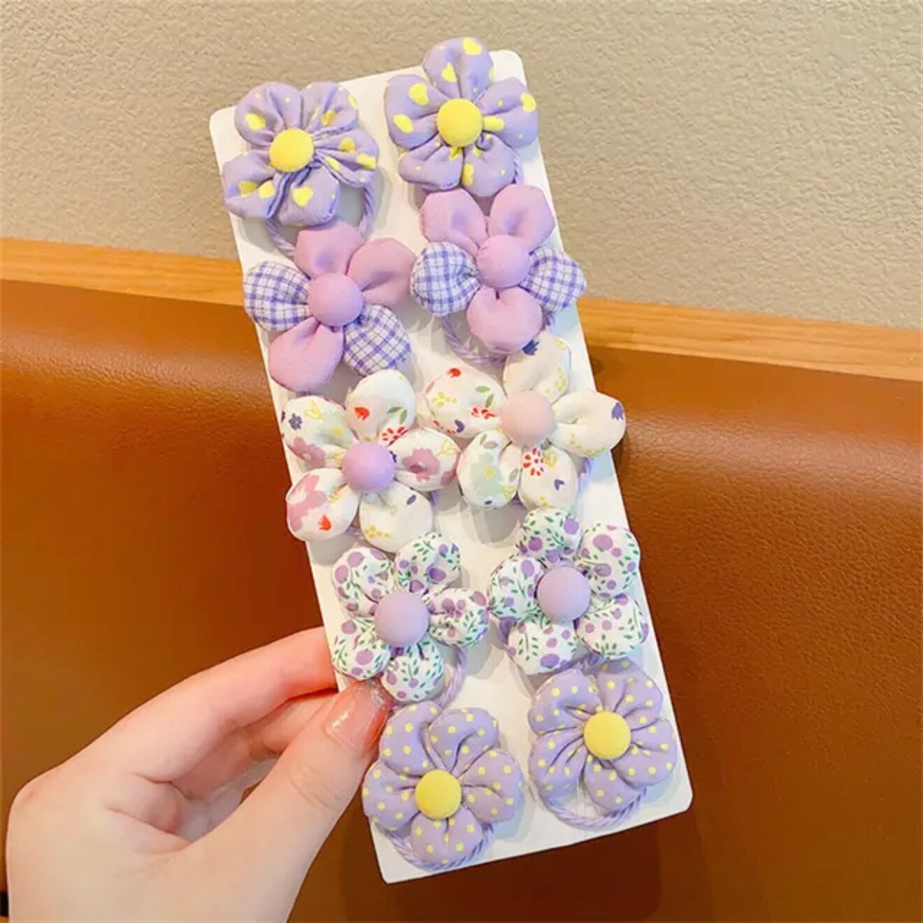 Набор нежных и красивых резинок - цветов для маленьких принцесс