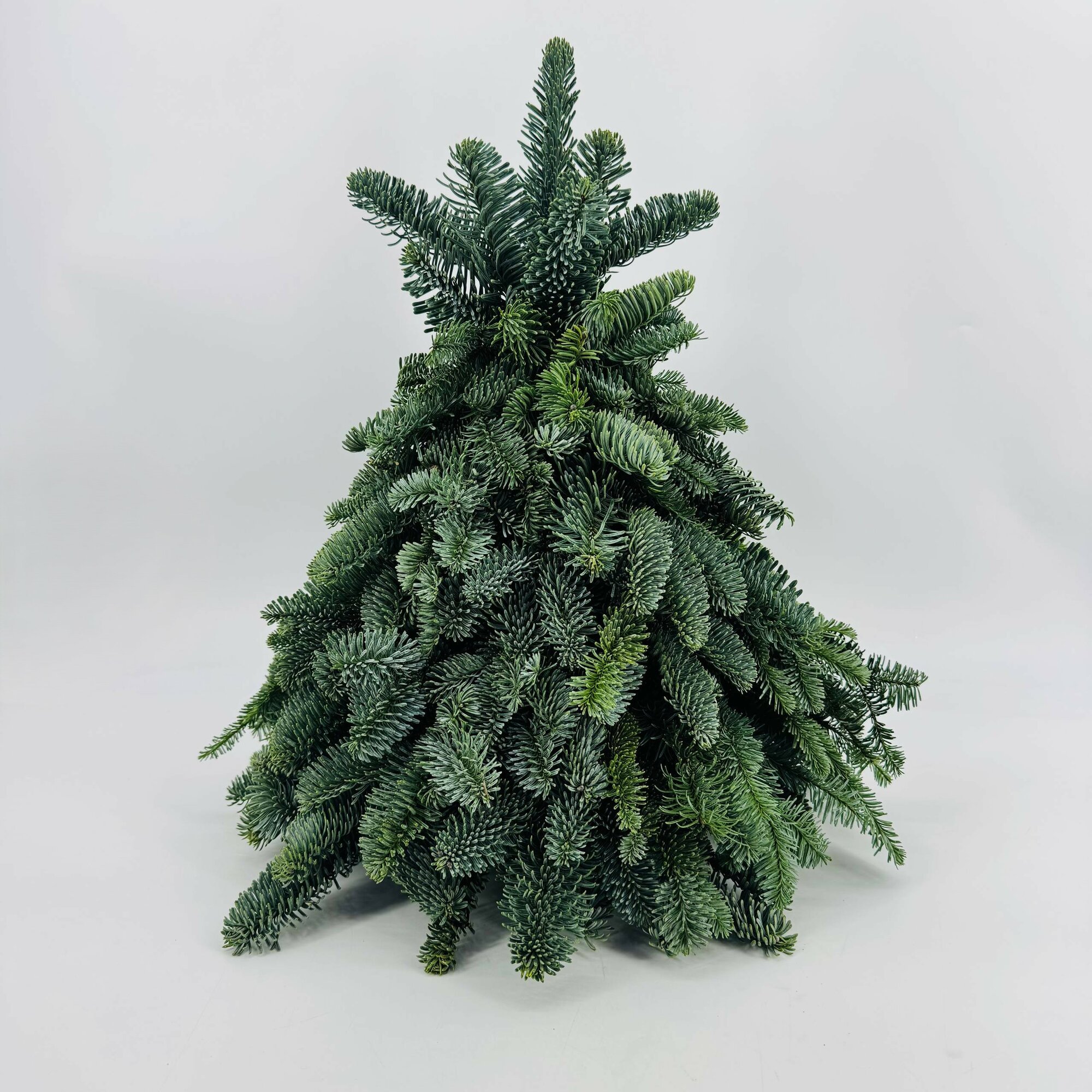 Ёлочка 50 см ручной работы из веток живого нобилиса. лка для декорирования