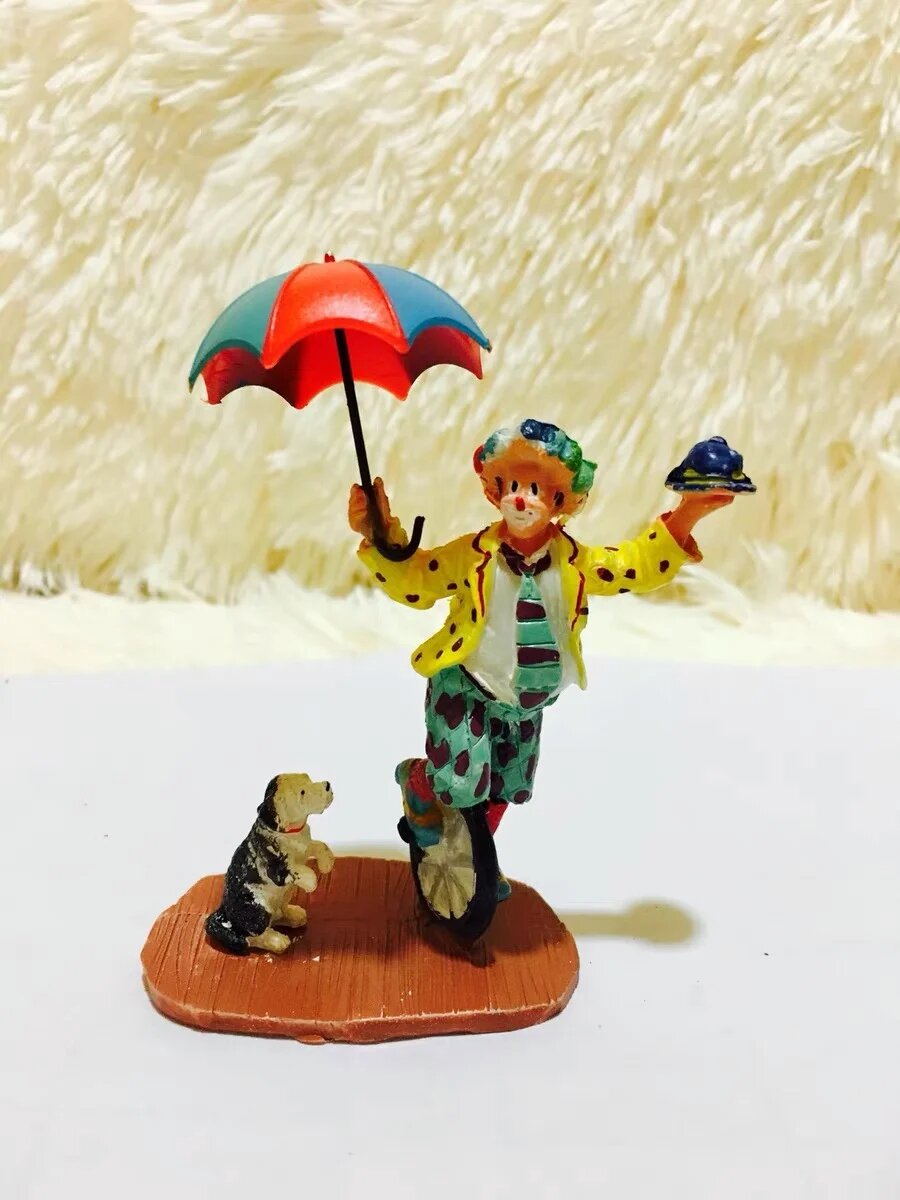 Статуэтка клоуна из канифоли has umbrella