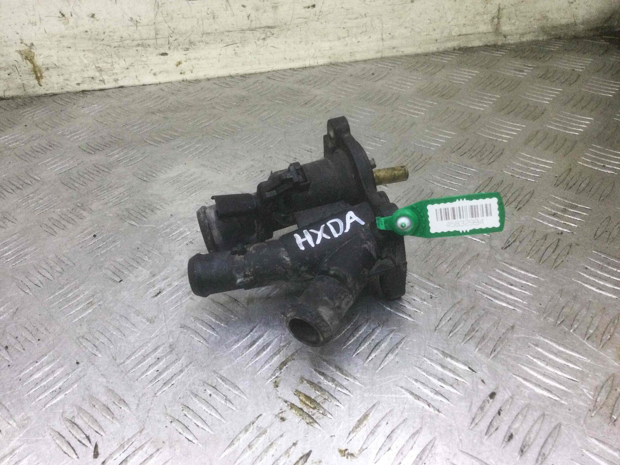 Б/У Корпус термостата Ford Focus 2 поколение (2005-2008) 2006 г.