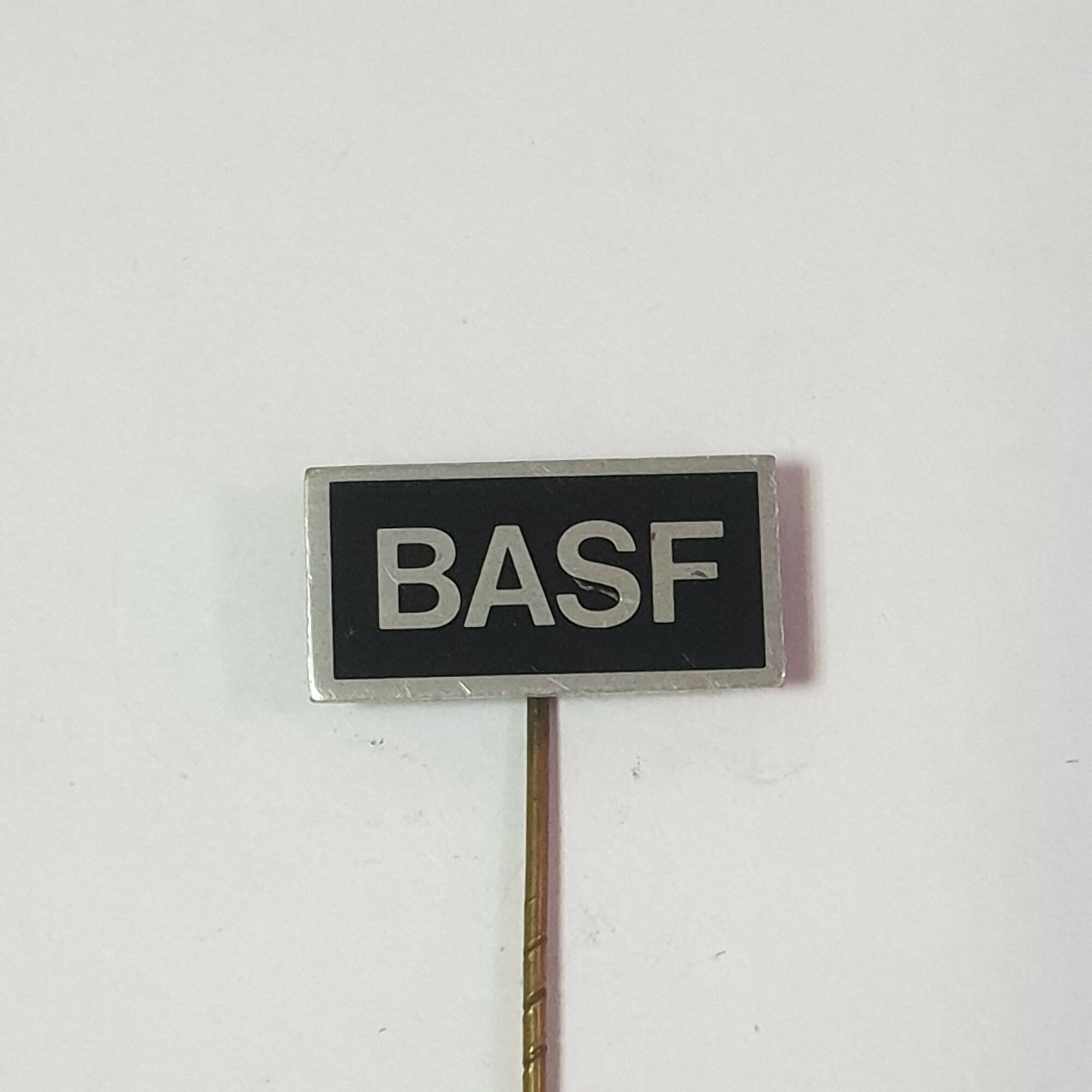 Значок СССР BASF, прямоугольный значок на иголке. Коллекционный предмет, советский, винтажный.