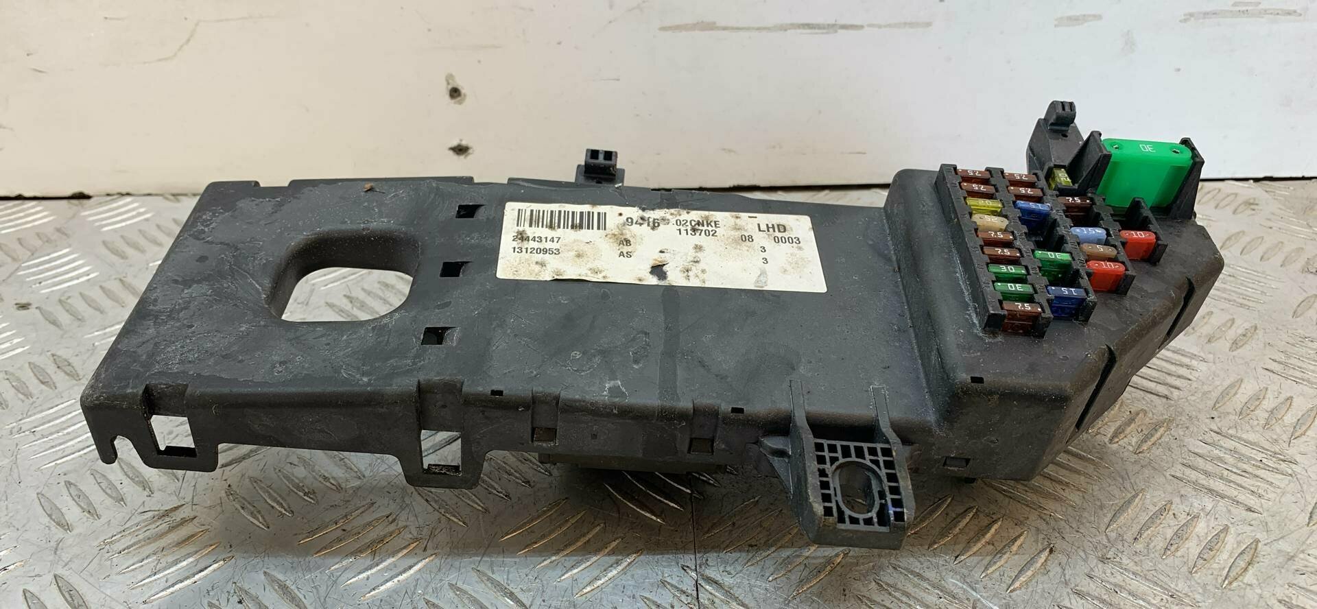 Блок предохранителей Opel Vectra C (2002 - 2005) 13120953