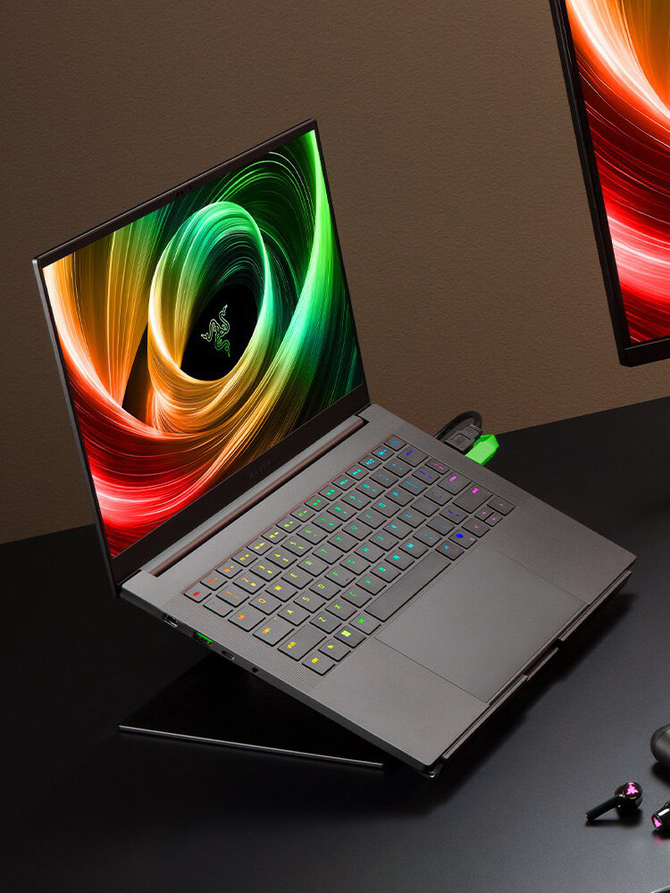 Ноутбук Razer Blade 14 2025 / R9-AI 365, 32GB, 1TB, RTX 5070