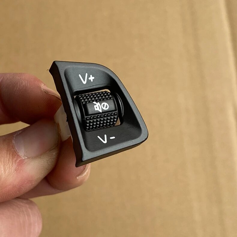 1 шт. для Geely Atlas 2016-2018 многофункциональная кнопка переключения на руле, кнопка регулировки громкости круиз-контроля 1pc right