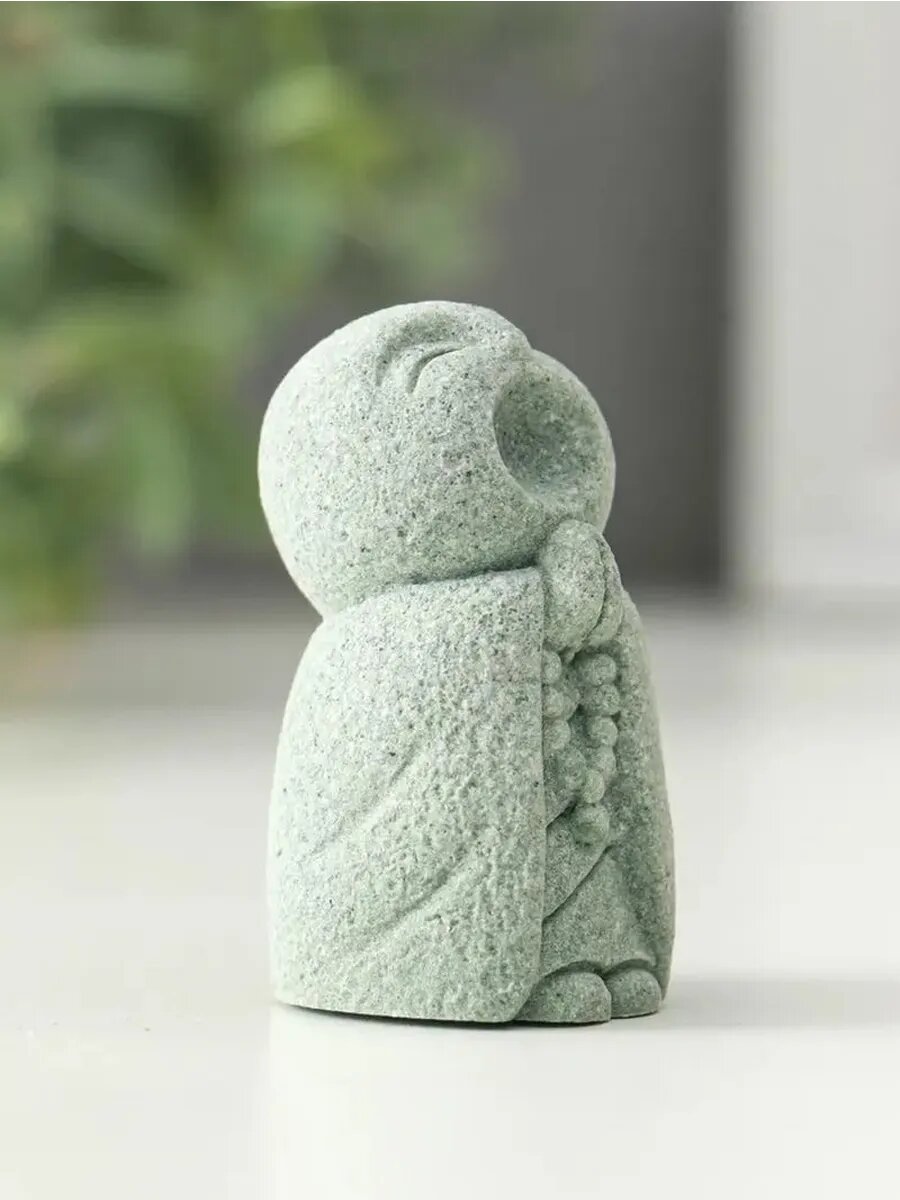 Декоративный сувенир монах с четками