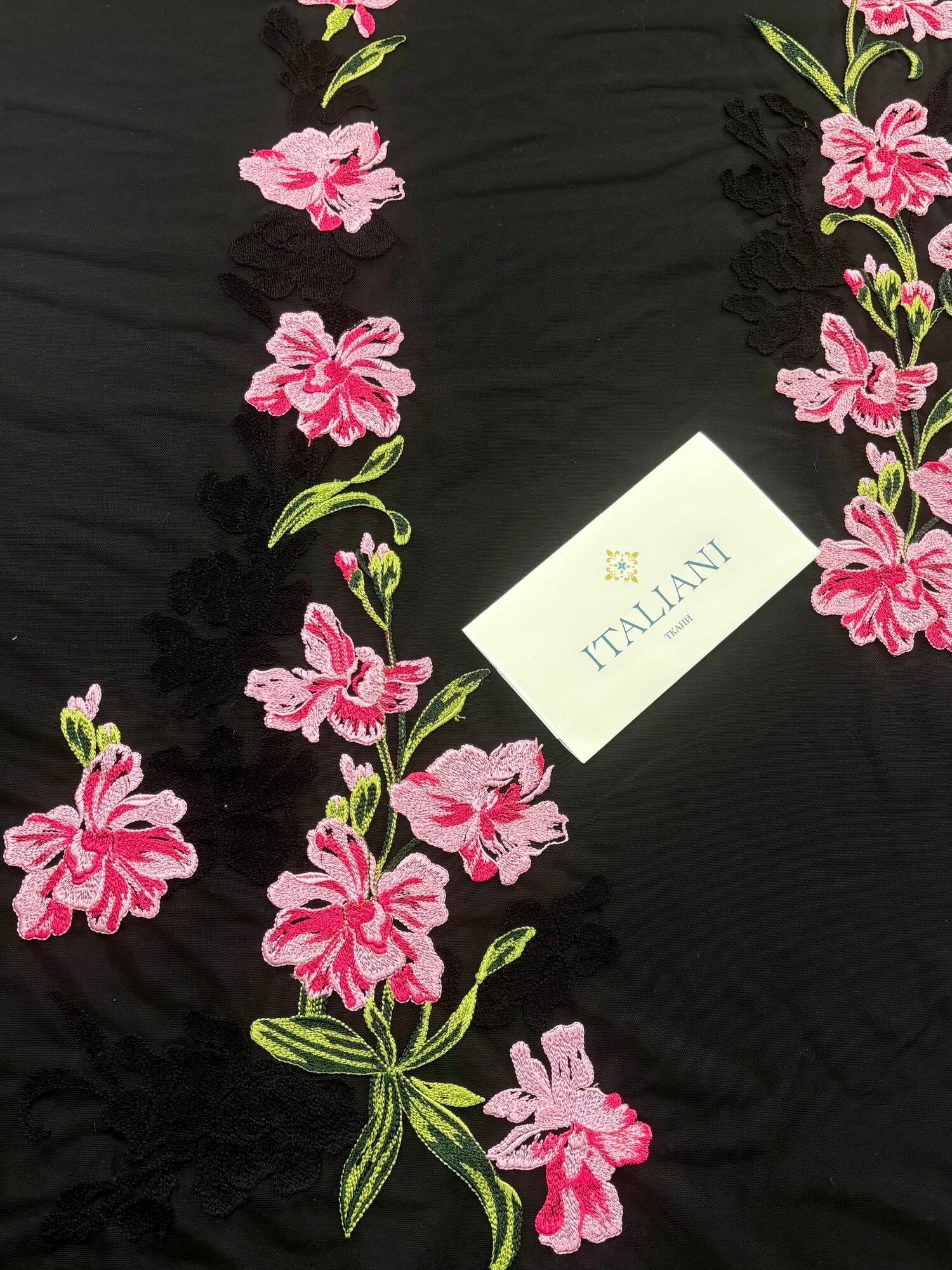 Вышивка на сетке/полиамид (сетка), вискоза (вышивка)/80 см *140 см/Италия