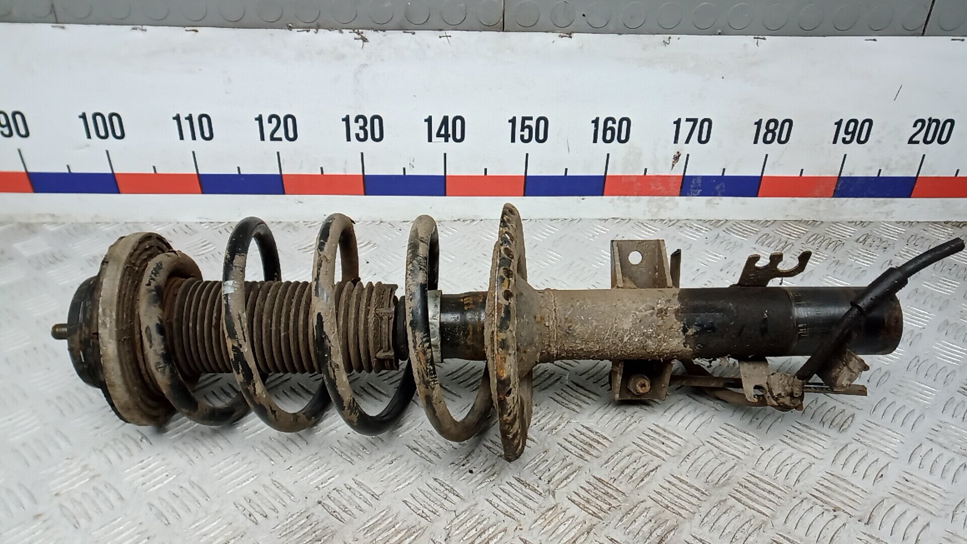 Стойка передняя правая VOLKSWAGEN TRANSPORTER T5