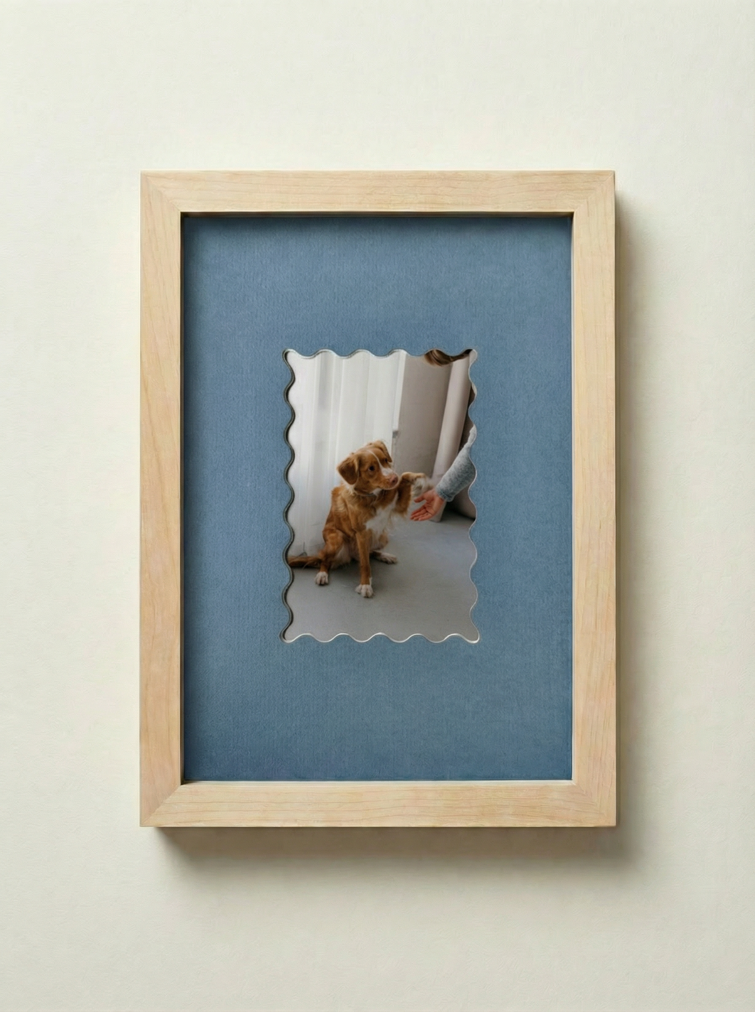 Деревянная рамка Ramio 21х30 см для фото 10x15 см, волнистое паспарту, голубой цвет