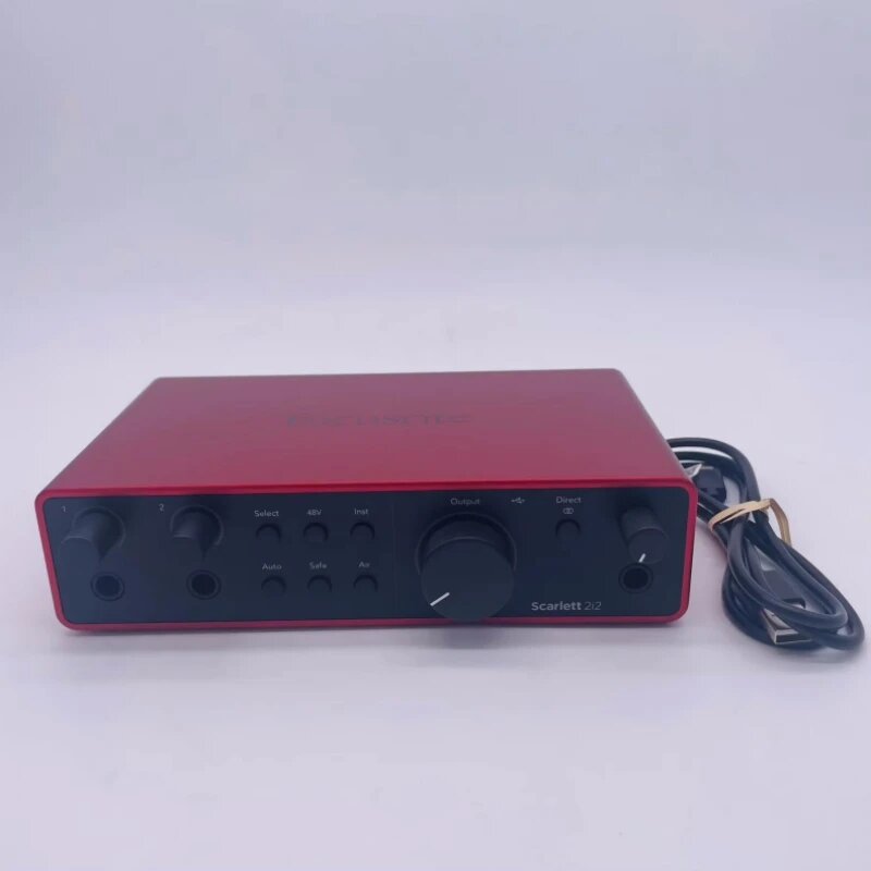 Focusrite Scarlett 2i2 аудиоинтерфейс