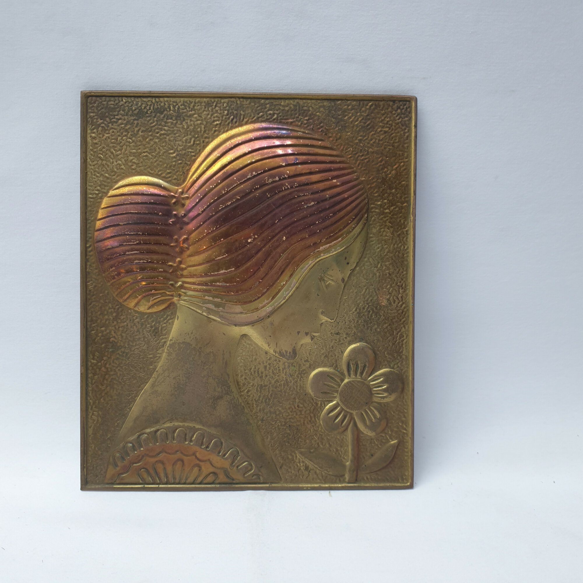 Винтажная чеканка 19х22 см, Девушка Юность, царапины. СССР