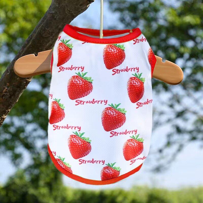 Майка " Strawberry" из поликотона для собак и кошек. Размер XL .