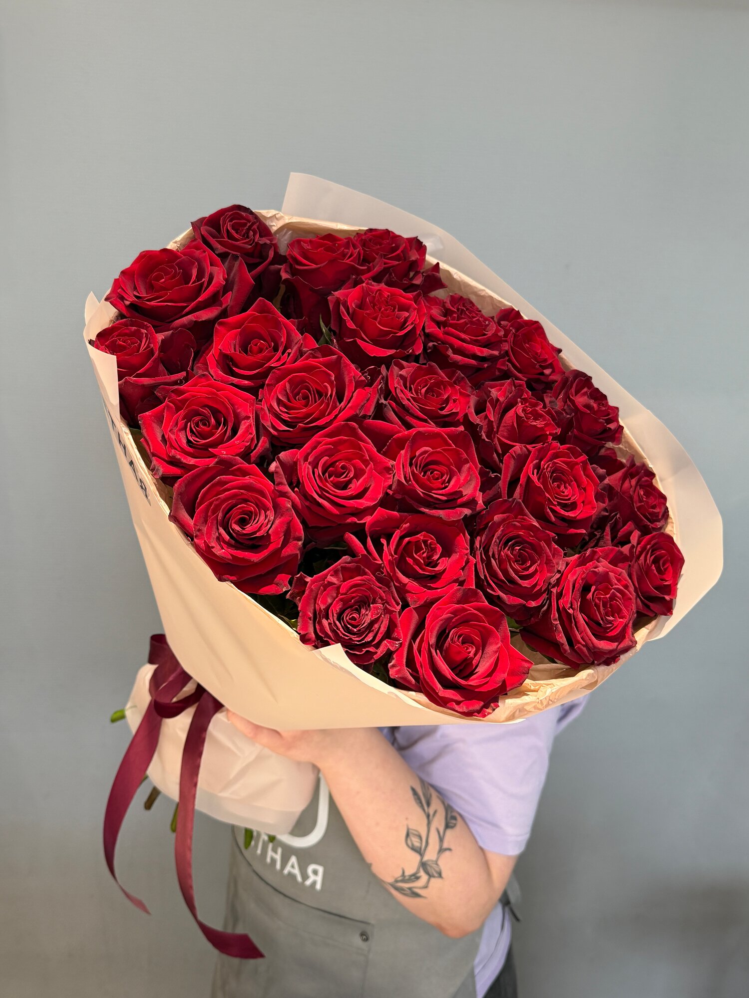 Букет «XL». Красные розы премиум 25 шт в стильном оформлении. «Букетная» - живые цветы с доставкой
