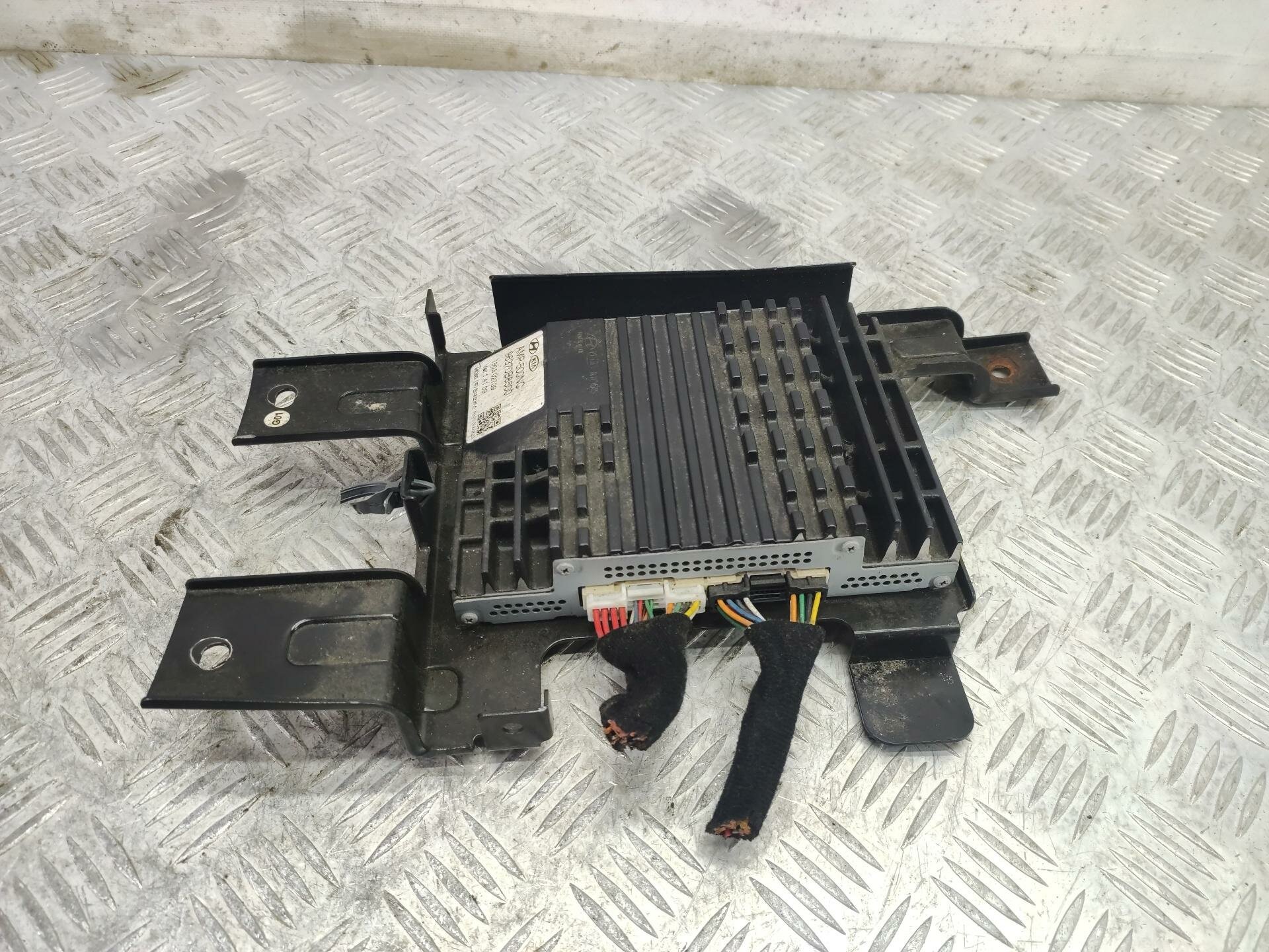 Усилитель звука Hyundai Grand Santa Fe (2012 - 2016) AMP500NC