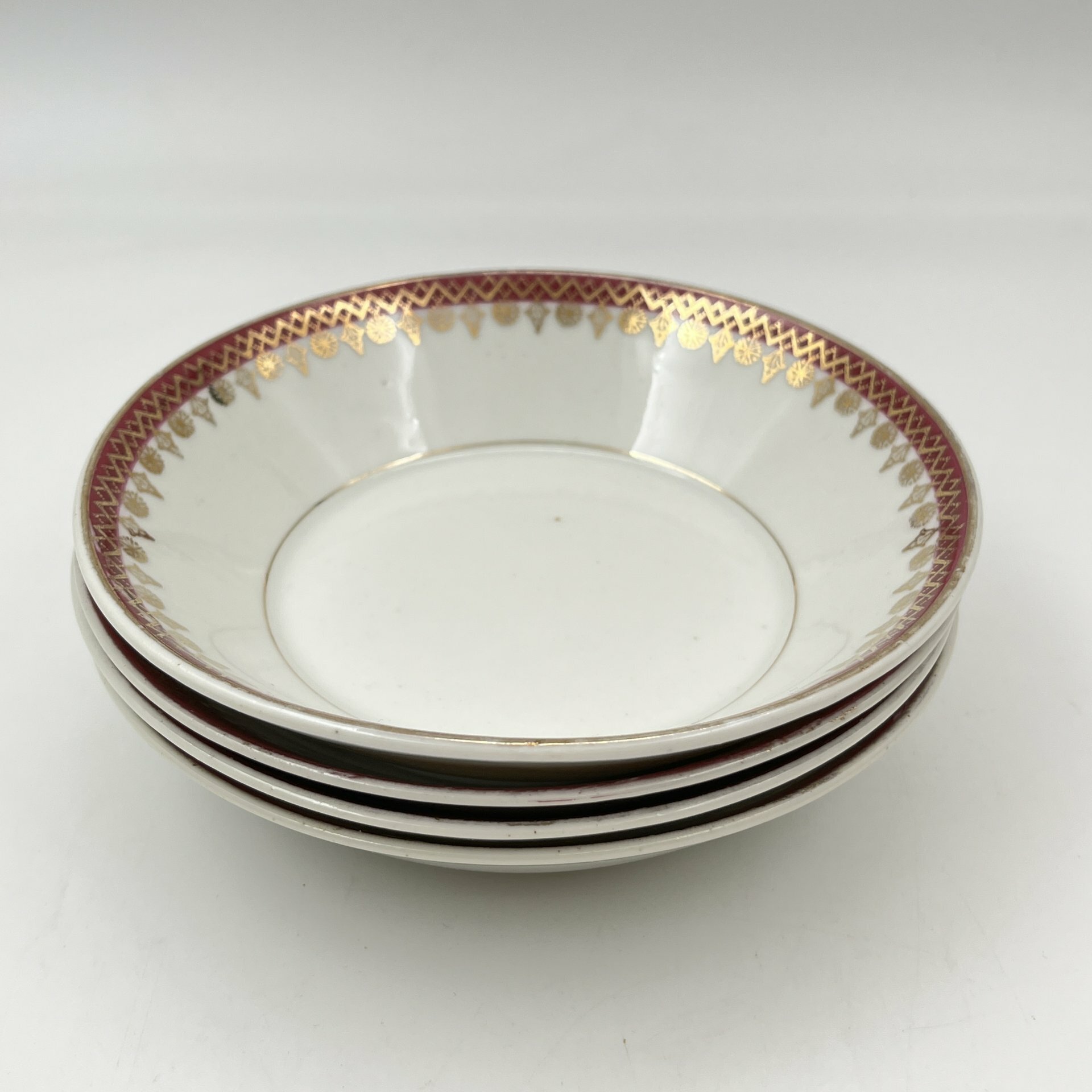 Набор из четырех десертных тарелочек (розеток) с орнаментальной каймой