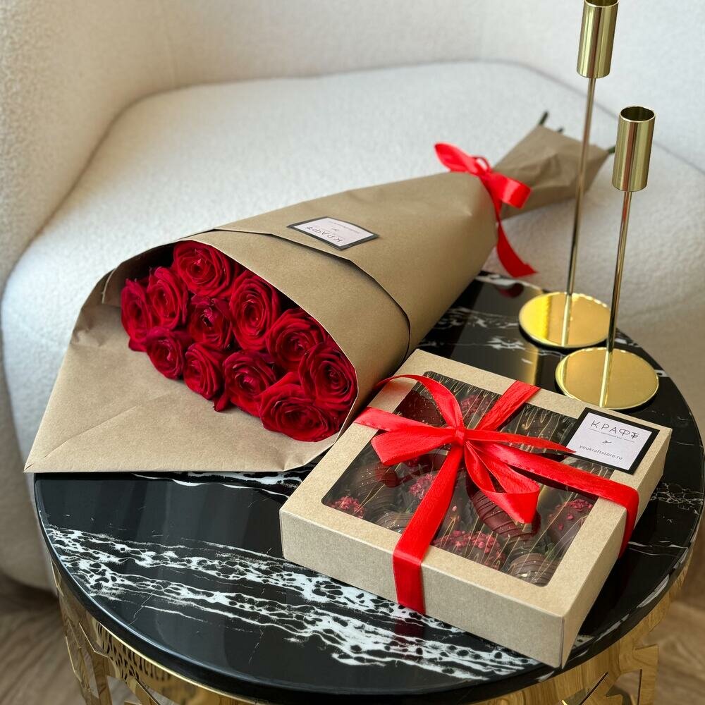 Комбо набор из букета 11 роз и 16 клубник в шоколаде