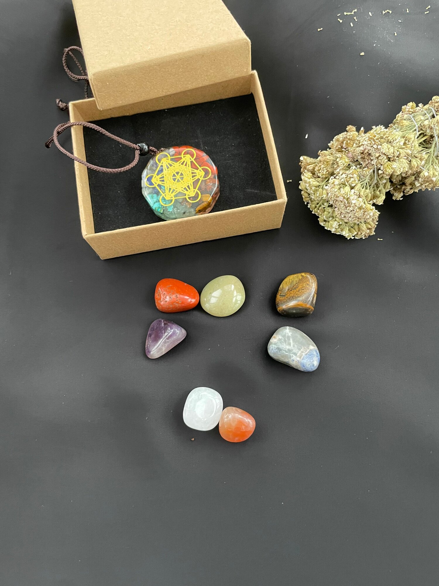 Набор чакровых камней "Чакральный кулон", с аметистом, обсидианом и другими камнями, 8 шт