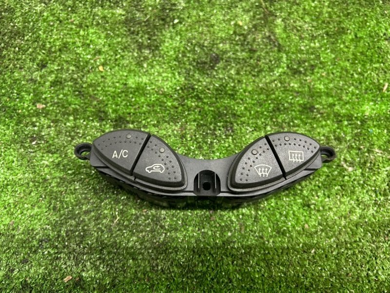 Блок кнопок Ford Focus 1 98AG19A945CH