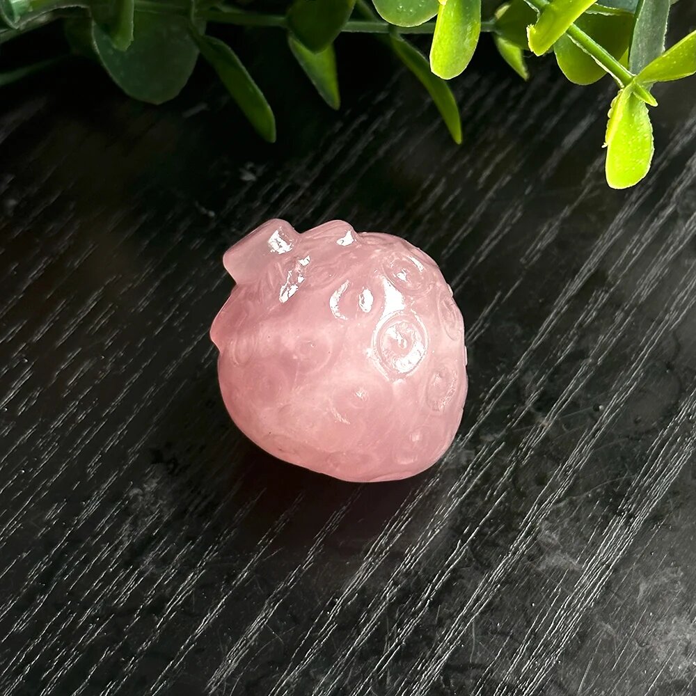 Розовый кварц резьба клубника