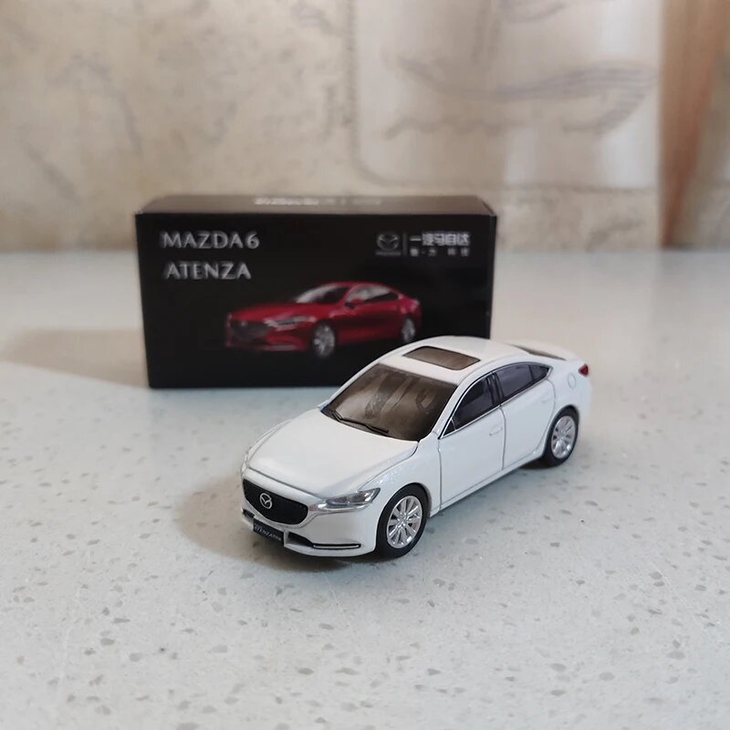 Коллекционная модель автомобиля JERREN Mazda 6 1:64