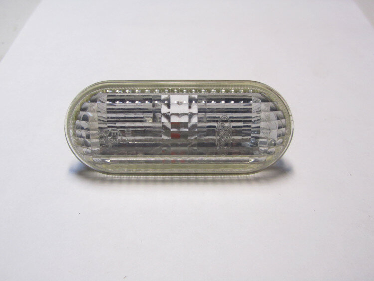 Повторитель поворотов в крыло Форд Фокус 2 Фиеста Фьюжн 1336185 4M5A13K309AA левый или правый