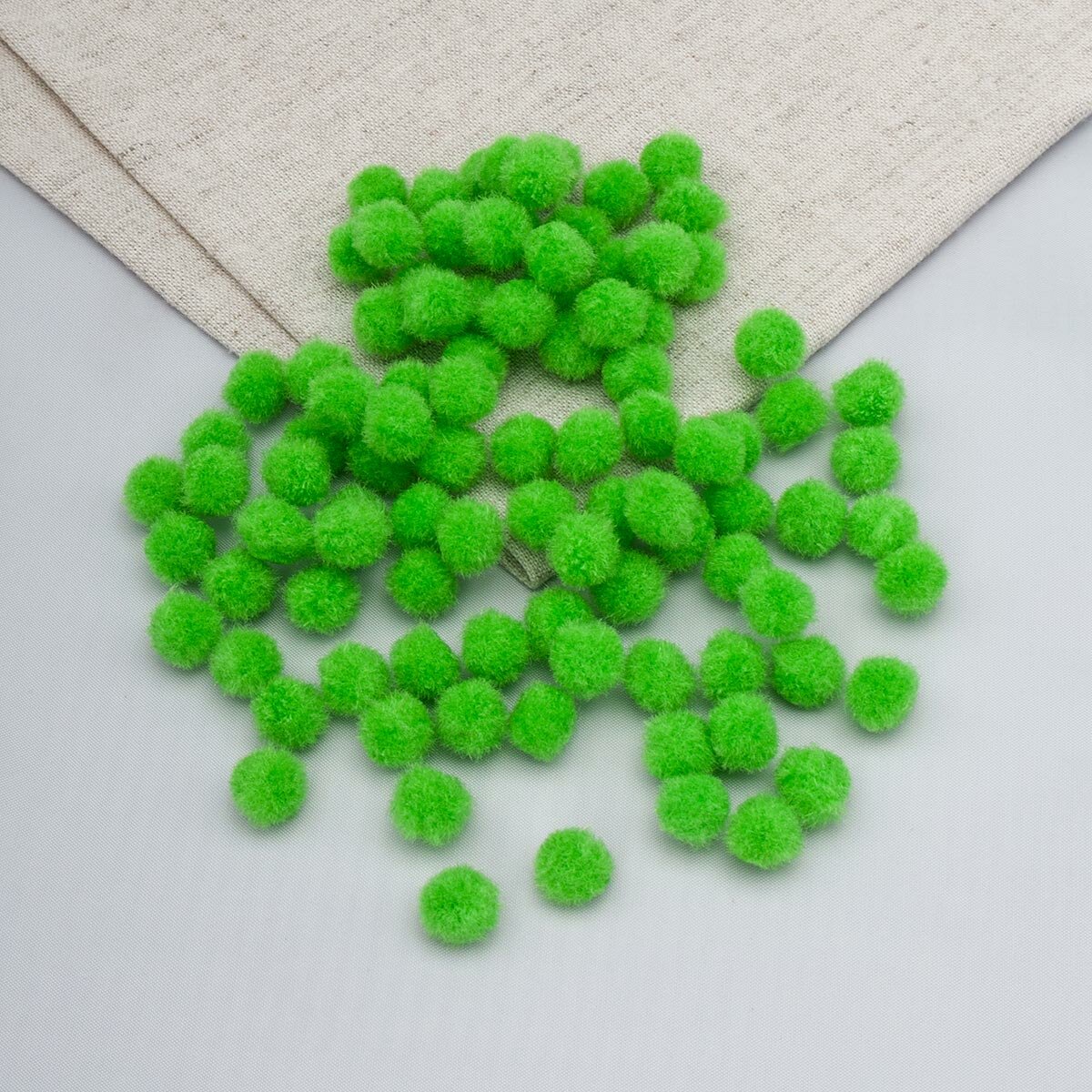 Помпоны для творчества, 10 мм, цвет зеленый, 100 штук, Astra&Craft