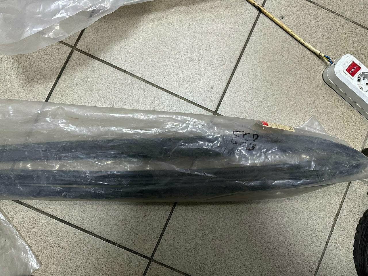 Уплотнитель стекла передний левый CHERY артикул - S11-5206111