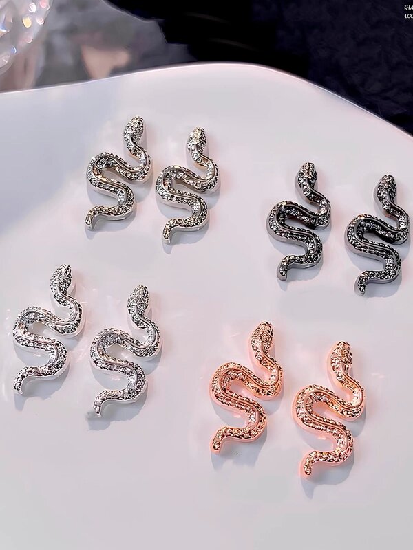 Объемные фигурки для дизайна ногтей 3Д, 3D, змеи, бабочки