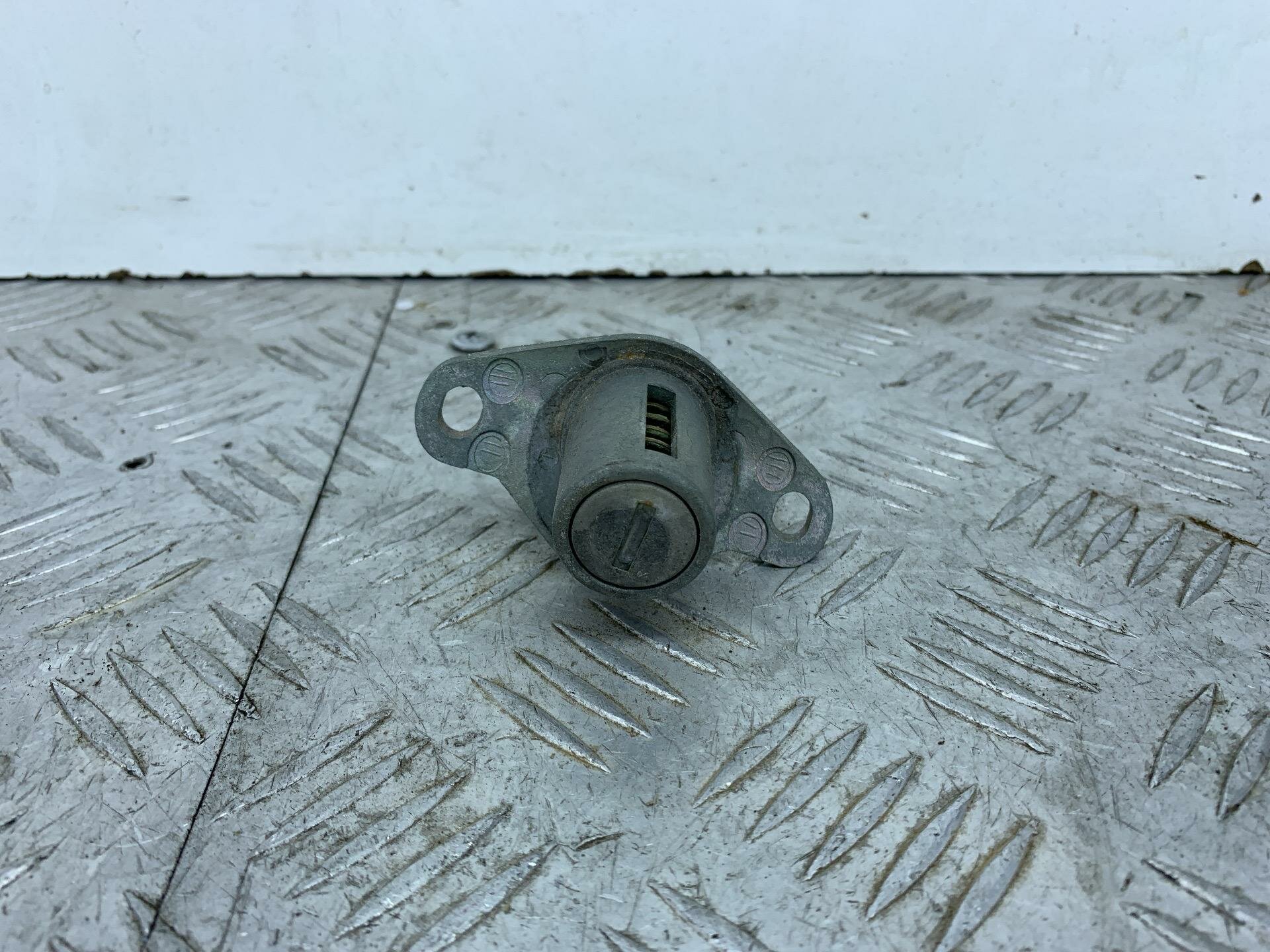 Личинка замка крышки багажника Chevrolet Matiz 2 рест. (2008 - 2010)