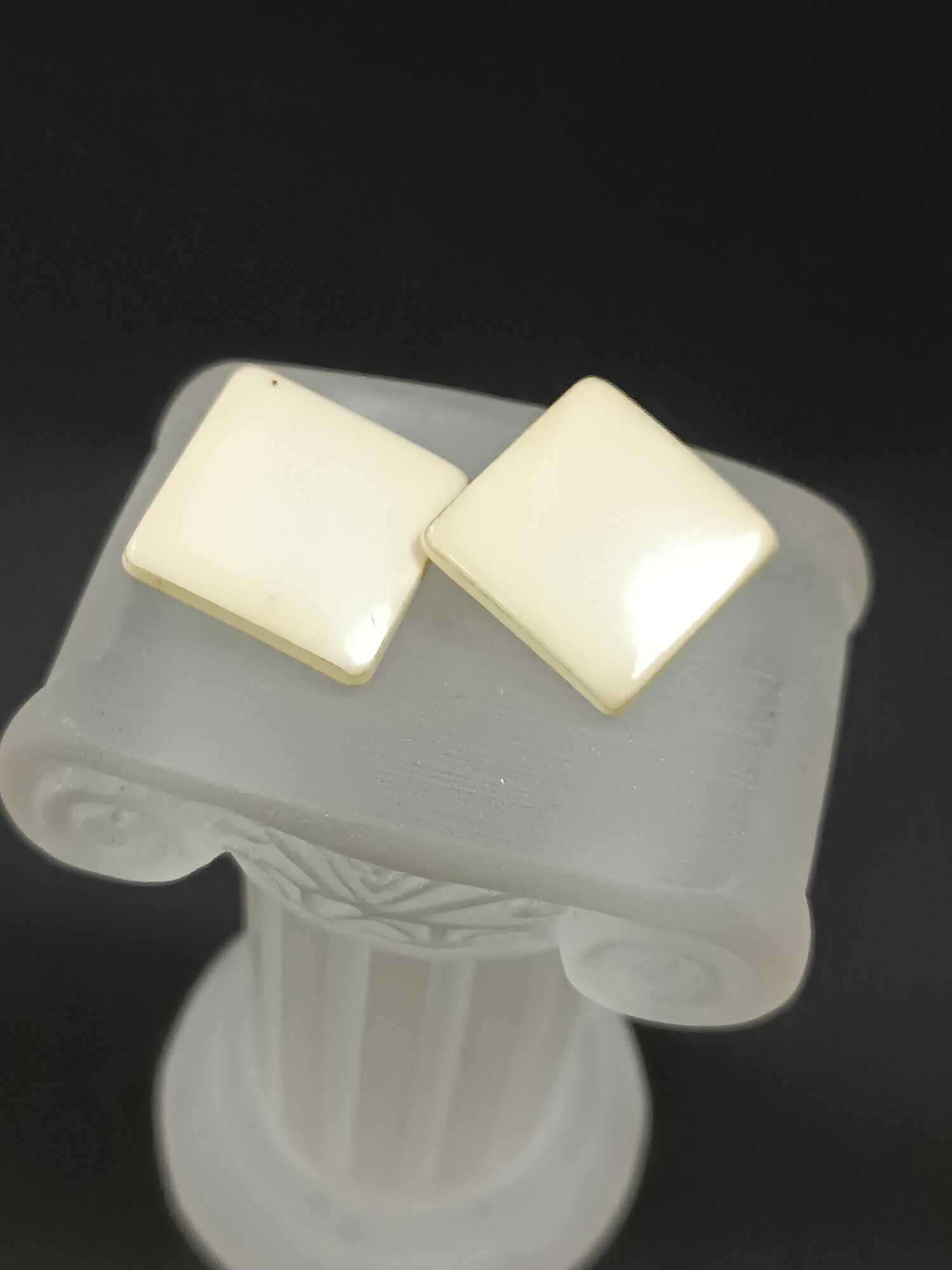 Винтажные пластиковые серьги клипсы