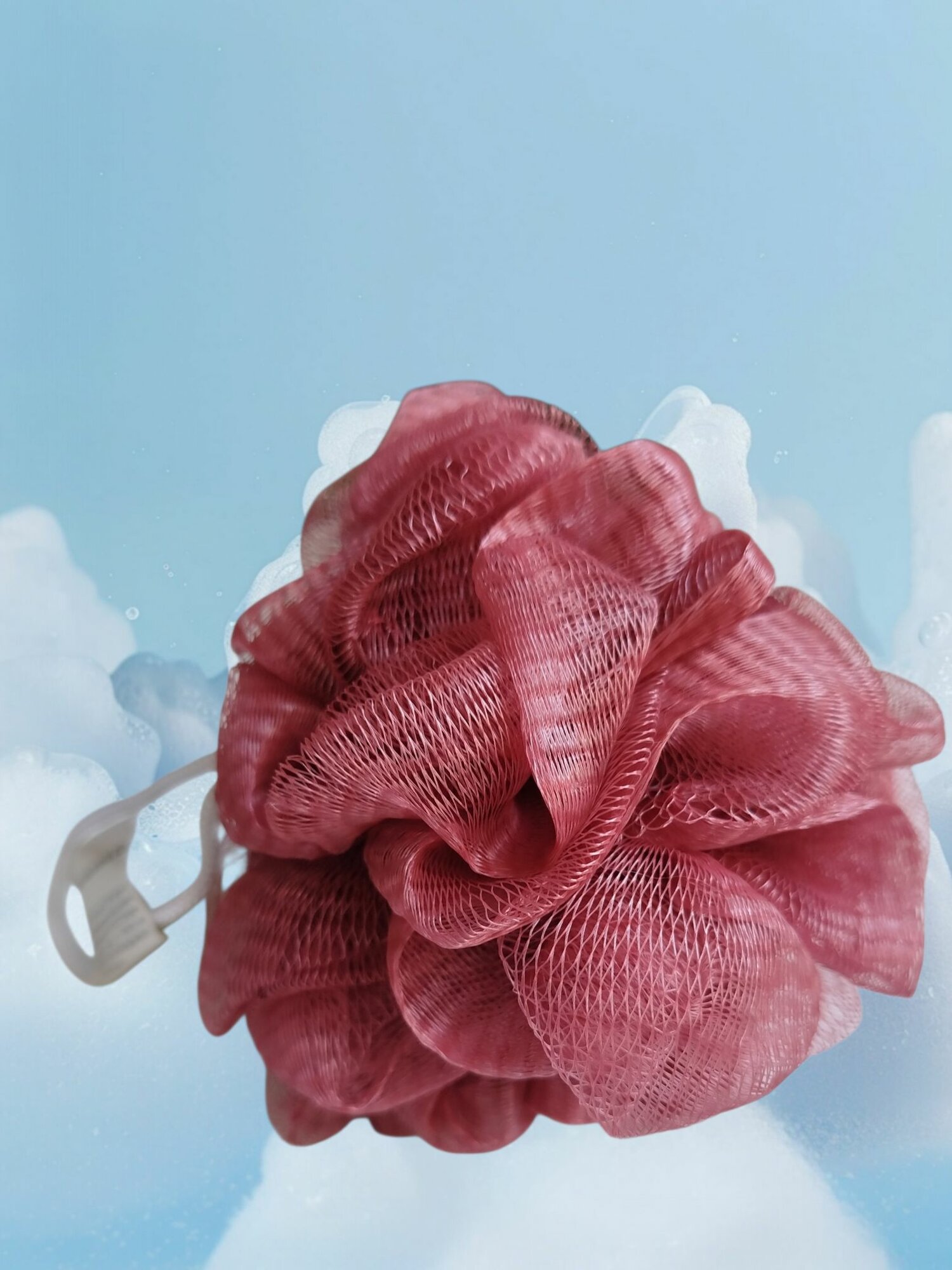 Мочалка-шар с петелькой для душа: сетчатая, массажная, создаёт обильную пену