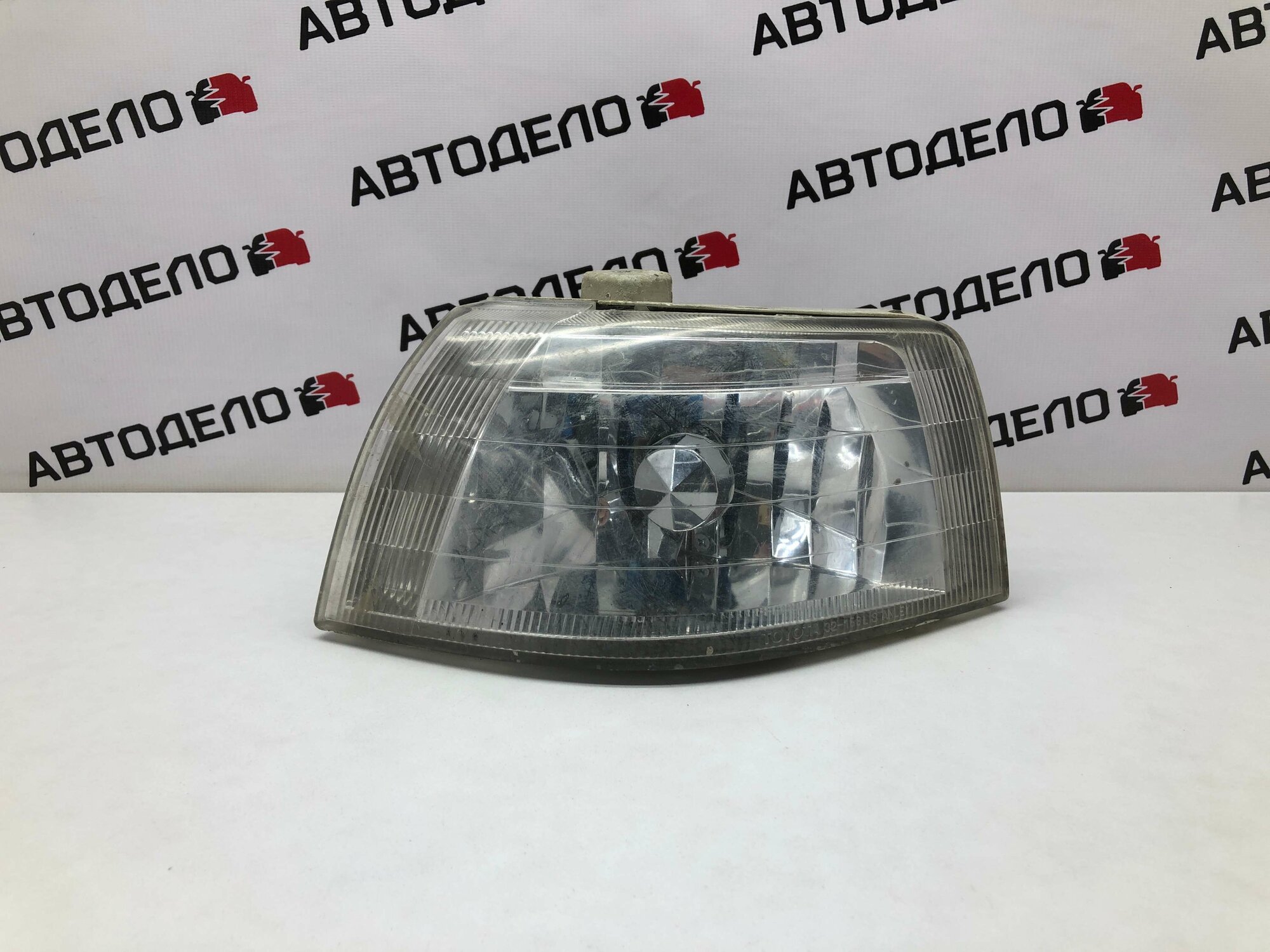 Фонарь габаритный левый Toyota Vista SV43