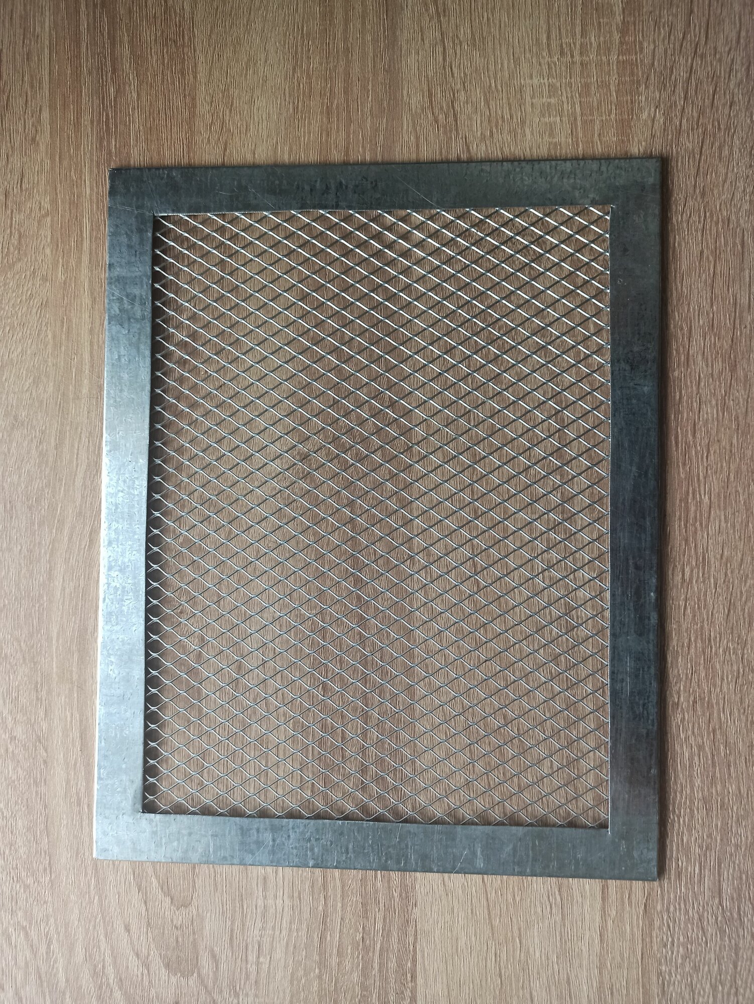 Сетка решётка на вентиляцию с ячейкой 5*10 мм 200*200