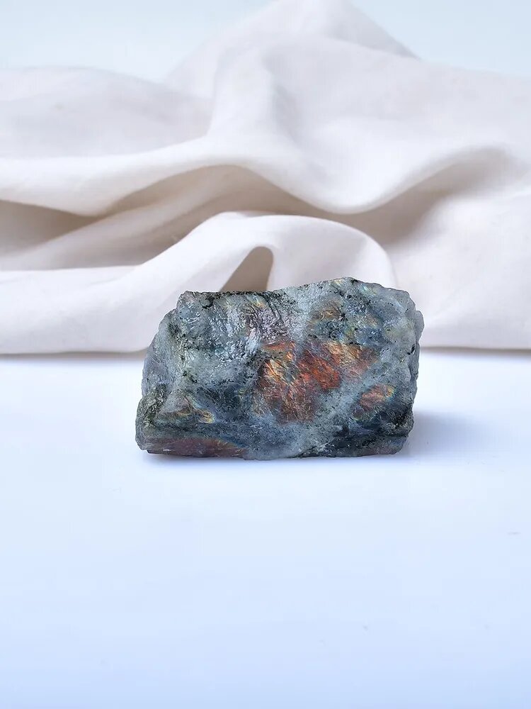 Натуральный камень "лабрадорит (золотистый свет) необработанный (3-5см 3шт)